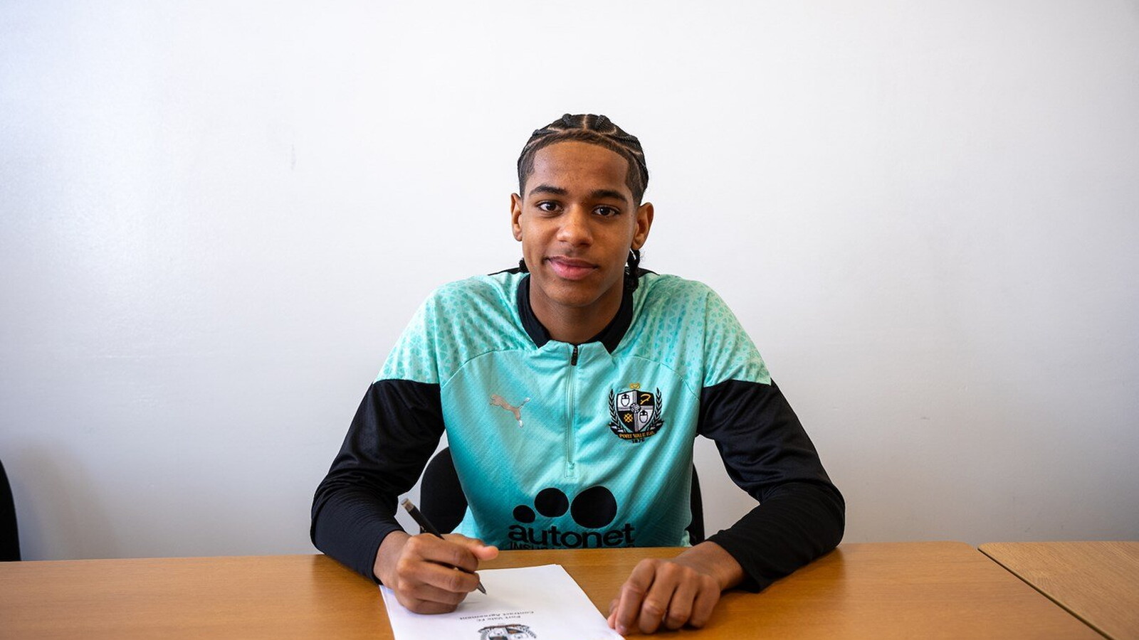 Baylee Dipepa Signs Pro Deal with the Valiants | Port Vale FC